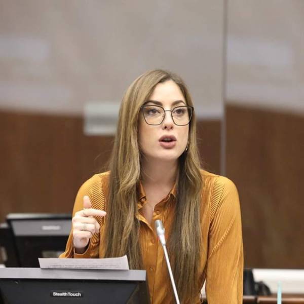 Asambleísta Lucía Jaramillo presenta denuncia contra el alcalde de ...