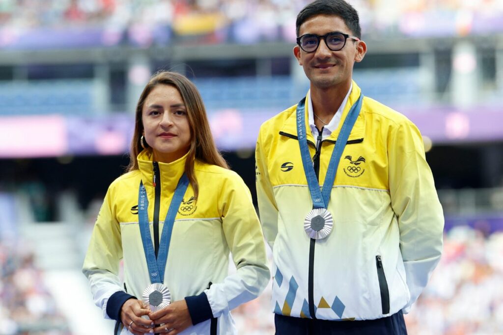 ¡Orgullo ecuatoriano! Glenda Morejón y Daniel Pintado reciben medalla ...